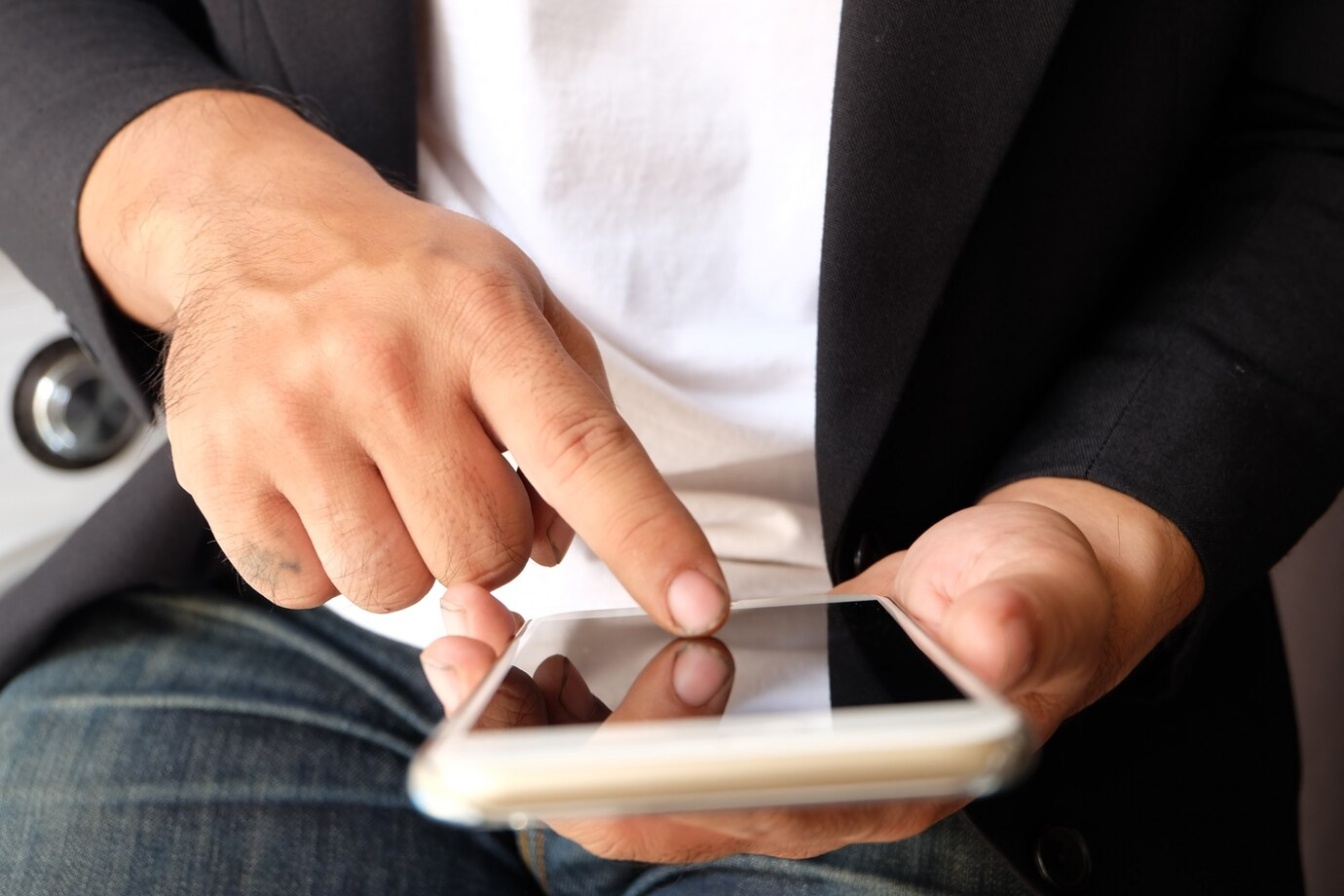 Blog - Designing for Touch: How Mobile App Gestures Improve User ...